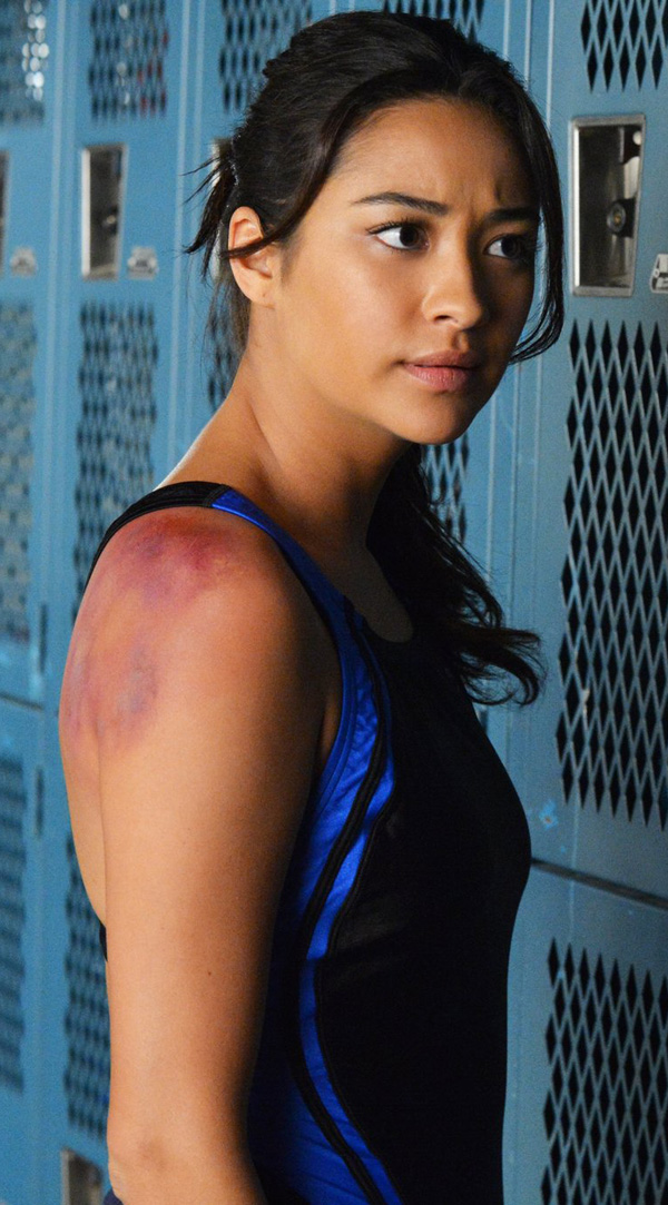 WornOnTV: Emily’s black and blue one piece swimsuit on Pretty Little ...